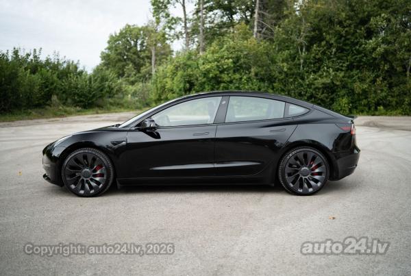 Tesla Model 3 2021 in Parnu on AUTOMOTO.COM.LV Black Tesla Model 3 2021 in Parnu, with an engine capacity of 0.00 L and mileage of 118 thousand km for 25990 €, photo 9 on AUTOMOTO.COM.LV