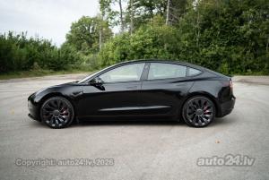 Black Tesla Model 3 2021 in Parnu, with an engine capacity of 0.00 L and mileage of 118 thousand km for 25990 €, photo 9 on AUTOMOTO.COM.LV