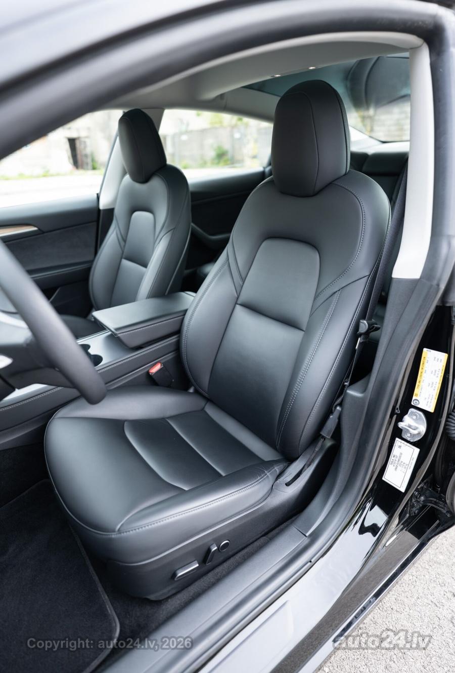 Black Tesla Model 3 2021 in Parnu, with an engine capacity of 0.00 L and mileage of 118 thousand km for 25990 €, photo 11 on AUTOMOTO.COM.LV