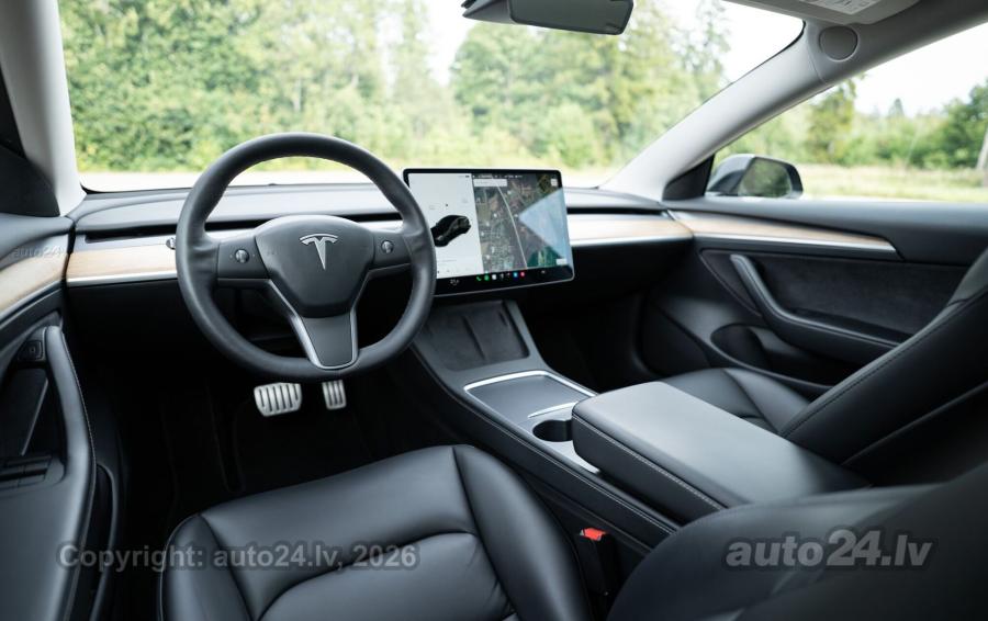 Black Tesla Model 3 2021 in Parnu, with an engine capacity of 0.00 L and mileage of 118 thousand km for 25990 €, photo 13 on AUTOMOTO.COM.LV