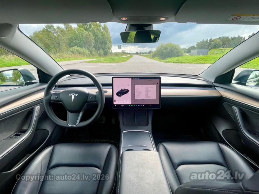 Черный Тесла Модель 3 2021 в Сауэ, объемом двигателя 0.00 л и пробегом 112 тыс. км за 28500 €, фото 3 на AUTOMOTO.COM.LV