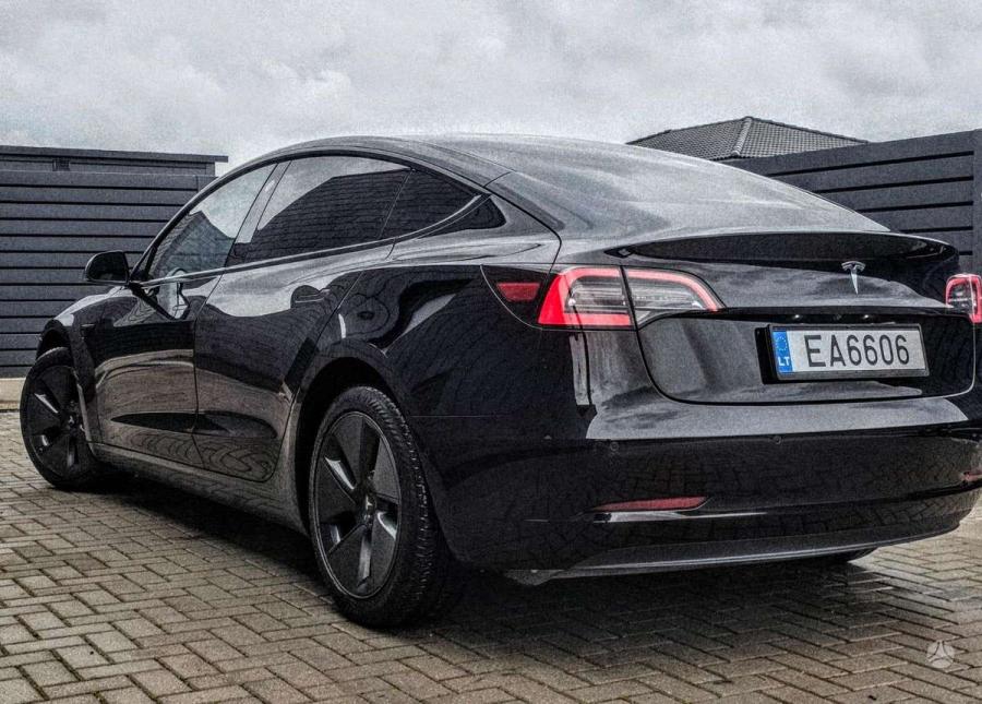 Black Tesla Model 3 2021 in Klaipeda, with an engine capacity of 0.00 L and mileage of 94 thousand km for 22950 €, photo 4 on AUTOMOTO.COM.LV