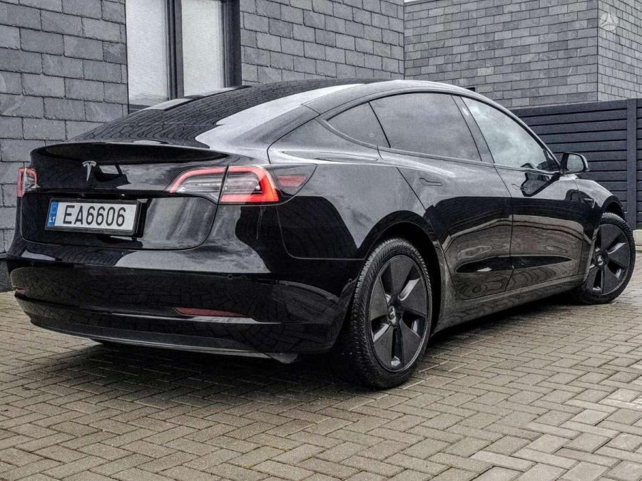 Black Tesla Model 3 2021 in Klaipeda, with an engine capacity of 0.00 L and mileage of 94 thousand km for 22950 €, photo 5 on AUTOMOTO.COM.LV