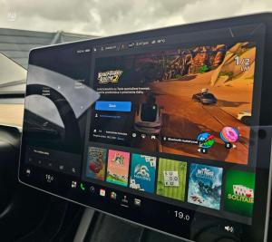 Black Tesla Model 3 2021 in Klaipeda, with an engine capacity of 0.00 L and mileage of 94 thousand km for 22950 €, photo 13 on AUTOMOTO.COM.LV