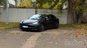 Melns Tesla Model 3 2021 Rīga, ar dzinēja tilpumu 0.00 L un nobraukumu 103 tūkst. km par 27200 €, foto  vietnē AUTOMOTO.COM.LV