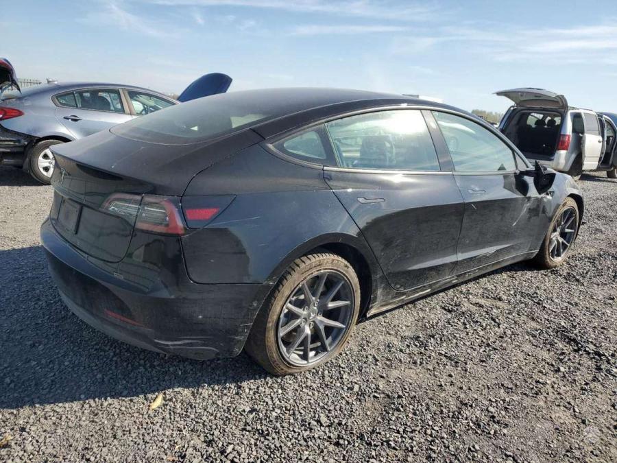 Melns Tesla Model 3 2022 Panevēža, ar dzinēja tilpumu 0.00 L un nobraukumu 37 tūkst. km par 15500 €, foto 3 vietnē AUTOMOTO.COM.LV