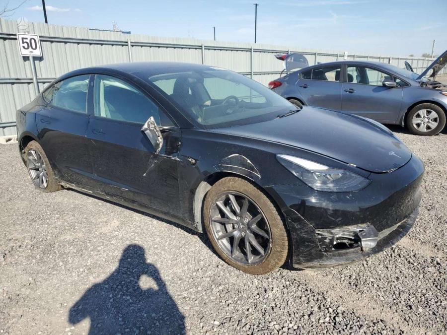 Melns Tesla Model 3 2022 Panevēža, ar dzinēja tilpumu 0.00 L un nobraukumu 37 tūkst. km par 15500 €, foto 4 vietnē AUTOMOTO.COM.LV