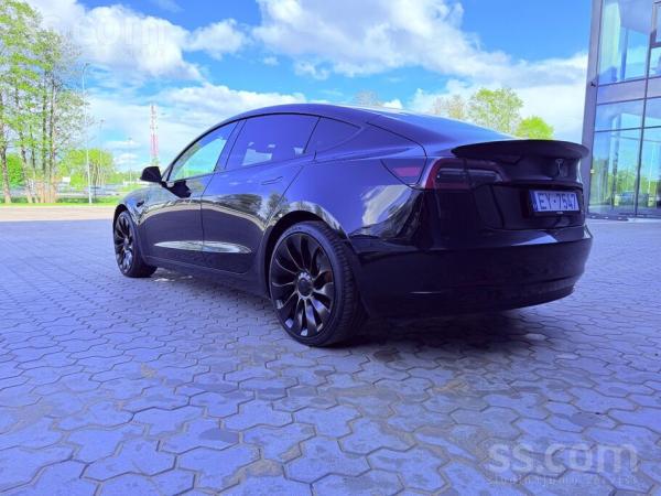 Melns Tesla Model 3 2022 Rīga, ar dzinēja tilpumu 0.00 L un nobraukumu 134 tūkst. km par 27800 €, foto 4 vietnē AUTOMOTO.COM.LV