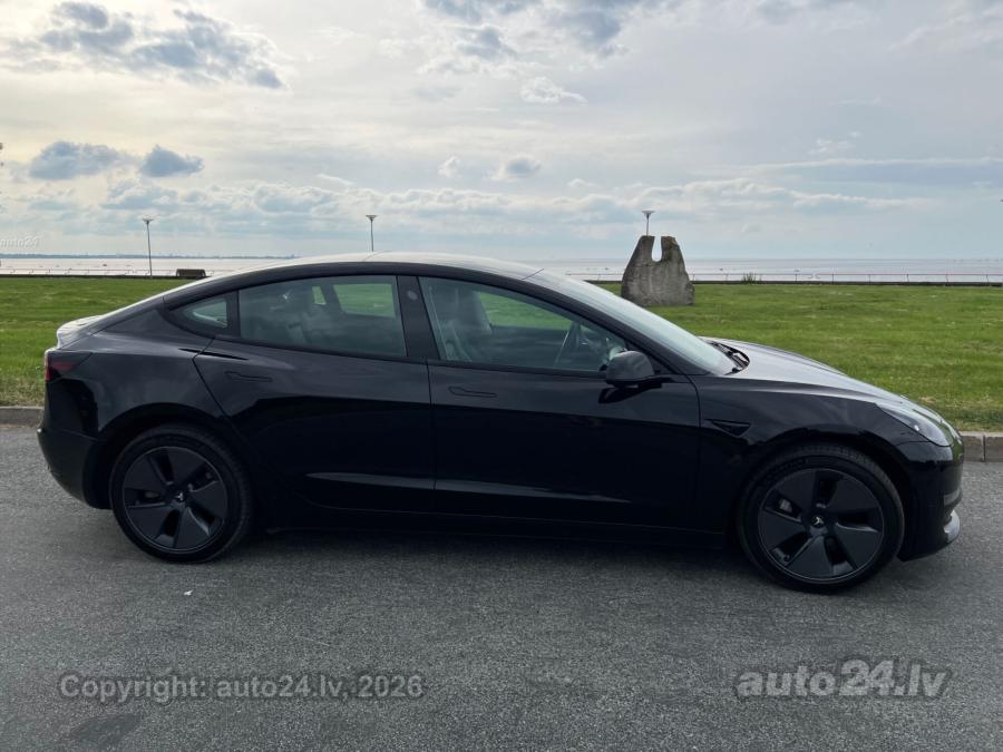 Black Tesla Model 3 2022 in Tallinn, with an engine capacity of 0.00 L and mileage of 144 thousand km for 30990 €, photo 8 on AUTOMOTO.COM.LV
