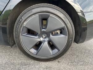 Black Tesla Model 3 2022 in Tallinn, with an engine capacity of 0.00 L and mileage of 144 thousand km for 30990 €, photo 16 on AUTOMOTO.COM.LV