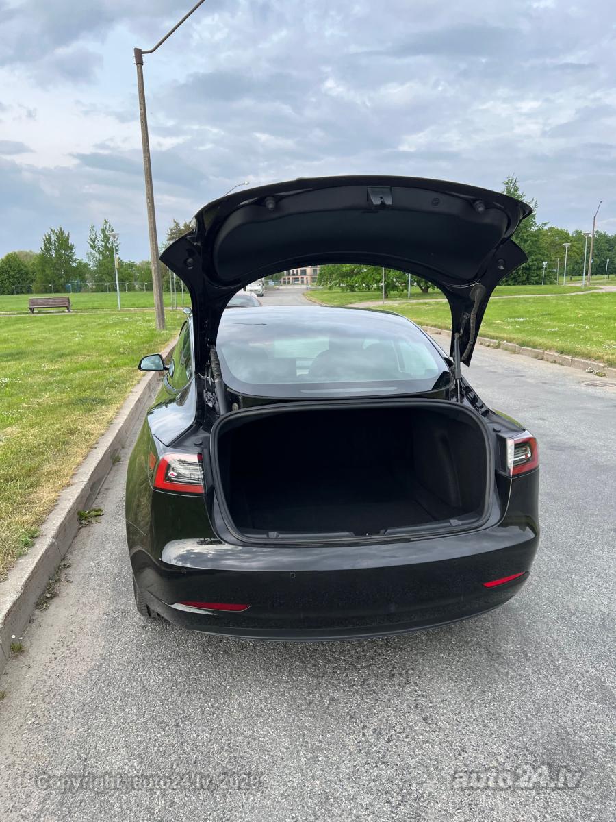 Black Tesla Model 3 2022 in Tallinn, with an engine capacity of 0.00 L and mileage of 144 thousand km for 30990 €, photo 23 on AUTOMOTO.COM.LV