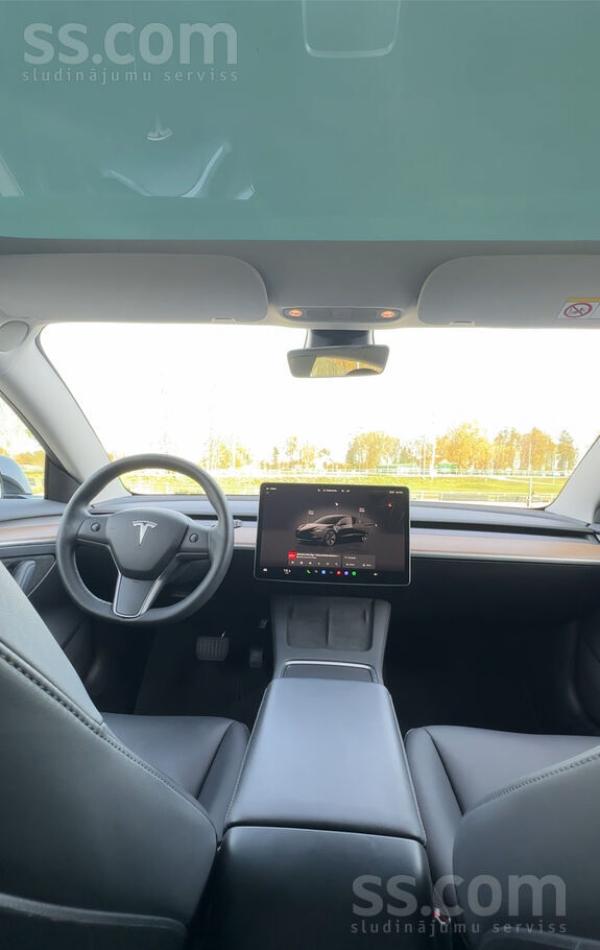 Black Tesla Model 3 2022 in Riga, with an engine capacity of 0.00 L and mileage of 62 thousand km for 31400 €, photo 2 on AUTOMOTO.COM.LV