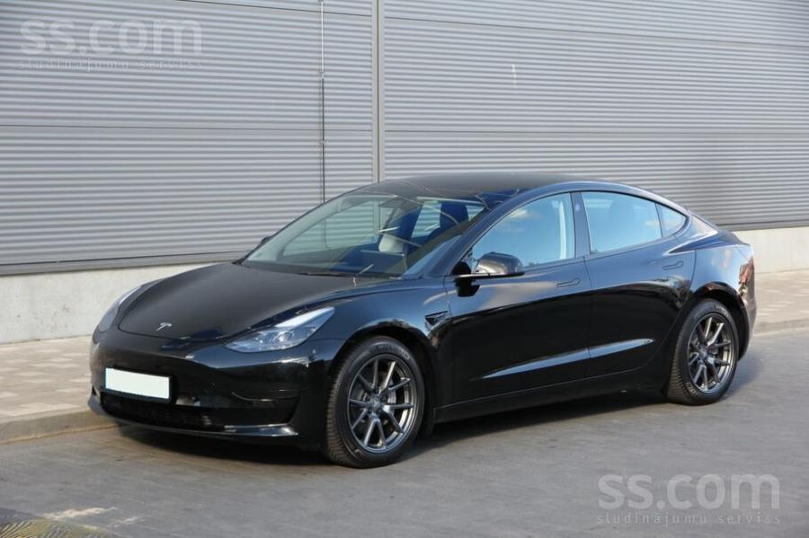 Black Tesla Model 3 2022 in Riga, with an engine capacity of 0.00 L and mileage of 39 thousand km for 34500 €, photo 3 on AUTOMOTO.COM.LV