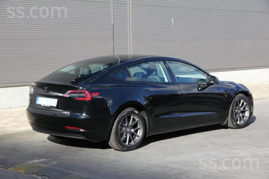 Black Tesla Model 3 2022 in Riga, with an engine capacity of 0.00 L and mileage of 39 thousand km for 34500 €, photo 4 on AUTOMOTO.COM.LV