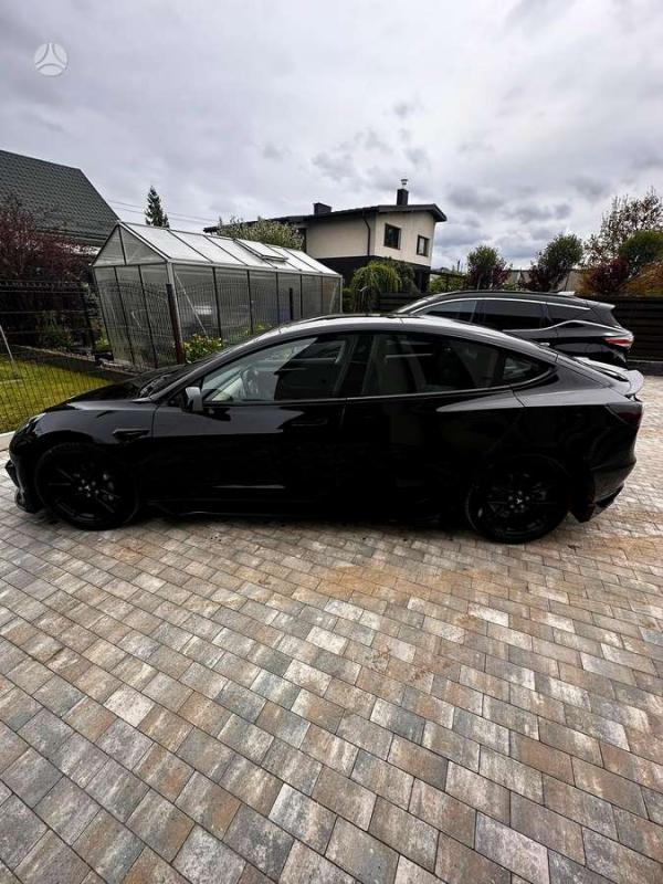 Melns Tesla Model 3 2022 Viļņa, ar dzinēja tilpumu 0.00 L un nobraukumu 61 tūkst. km par 27950 €, foto 3 vietnē AUTOMOTO.COM.LV