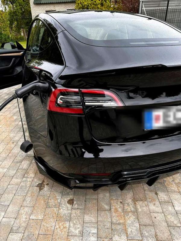 Melns Tesla Model 3 2022 Viļņa, ar dzinēja tilpumu 0.00 L un nobraukumu 61 tūkst. km par 27950 €, foto 5 vietnē AUTOMOTO.COM.LV