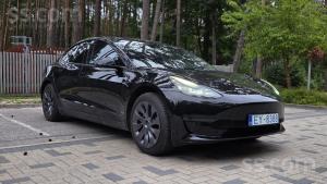 Melns Tesla Model 3 2022 Jūrmala, ar dzinēja tilpumu 0.00 L un nobraukumu 50 tūkst. km par 27500 €, foto  vietnē AUTOMOTO.COM.LV