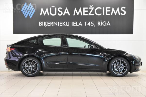 Черный Тесла Модель 3 2022 в Рига, объемом двигателя 0.00 л и пробегом 106 тыс. км за 29990 €, фото 4 на AUTOMOTO.COM.LV