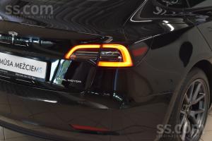 Melns Tesla Model 3 2022 Rīga, ar dzinēja tilpumu 0.00 L un nobraukumu 106 tūkst. km par 29990 €, foto 10 vietnē AUTOMOTO.COM.LV