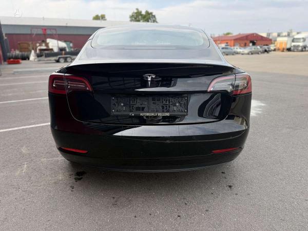 Melns Tesla Model 3 2022 Kauņa, ar dzinēja tilpumu 0.00 L un nobraukumu 61 tūkst. km par 18800 €, foto 8 vietnē AUTOMOTO.COM.LV