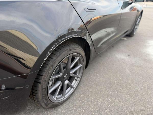 Melns Tesla Model 3 2022 Kauņa, ar dzinēja tilpumu 0.00 L un nobraukumu 61 tūkst. km par 18800 €, foto 9 vietnē AUTOMOTO.COM.LV