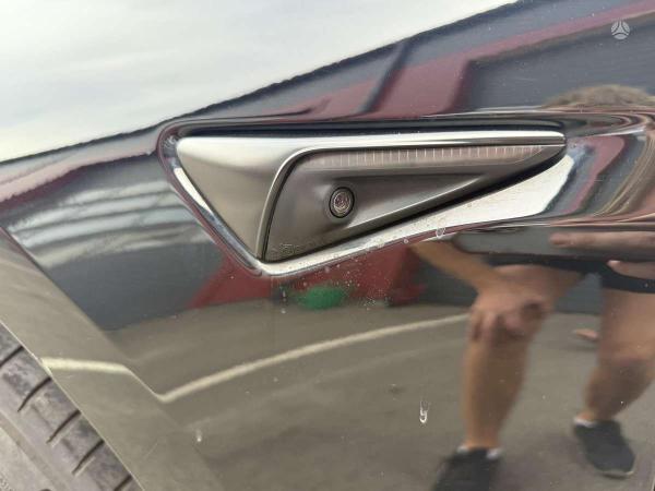 Melns Tesla Model 3 2022 Kauņa, ar dzinēja tilpumu 0.00 L un nobraukumu 61 tūkst. km par 18800 €, foto 10 vietnē AUTOMOTO.COM.LV