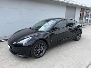 Black Tesla Model 3 2022 in Kaunas, with an engine capacity of 0.00 L and mileage of 230 thousand km for 11800 €, photo 5 on AUTOMOTO.COM.LV