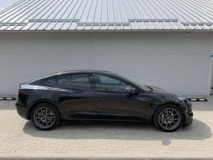 Black Tesla Model 3 2022 in Kaunas, with an engine capacity of 0.00 L and mileage of 230 thousand km for 11800 €, photo 9 on AUTOMOTO.COM.LV