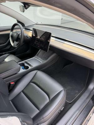 Black Tesla Model 3 2022 in Kaunas, with an engine capacity of 0.00 L and mileage of 230 thousand km for 11800 €, photo 10 on AUTOMOTO.COM.LV