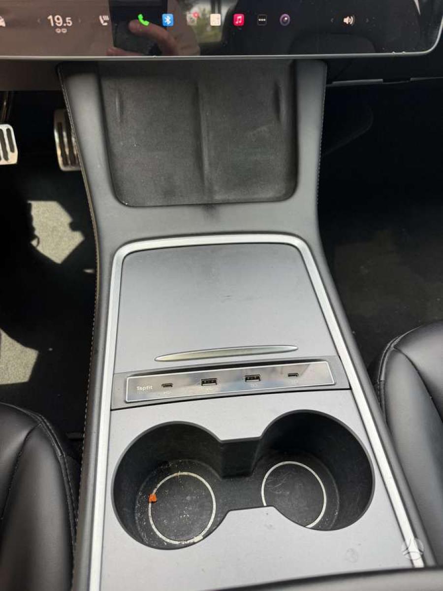 Black Tesla Model 3 2022 in Kaunas, with an engine capacity of 0.00 L and mileage of 230 thousand km for 11800 €, photo 12 on AUTOMOTO.COM.LV