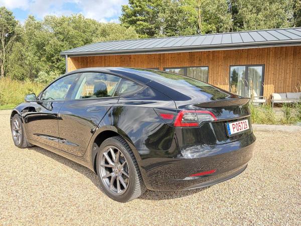 Melns Tesla Model 3 2022 Viļņa, ar dzinēja tilpumu 0.00 L un nobraukumu 199 tūkst. km par 22499 €, foto 3 vietnē AUTOMOTO.COM.LV