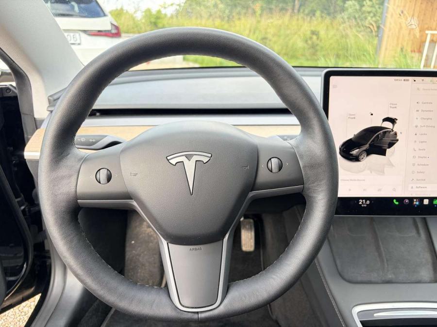 Black Tesla Model 3 2022 in Vilnius, with an engine capacity of 0.00 L and mileage of 199 thousand km for 22499 €, photo 11 on AUTOMOTO.COM.LV