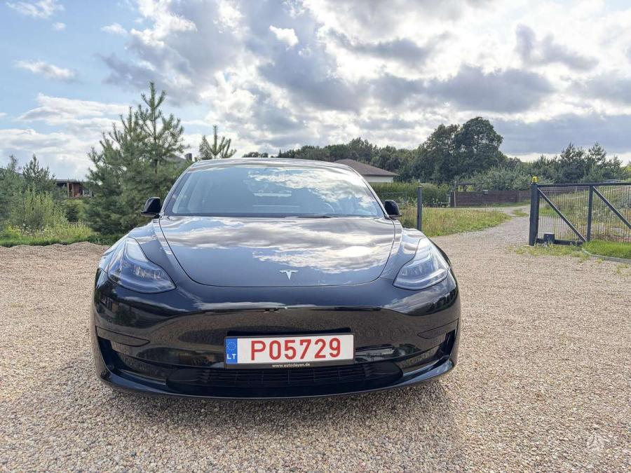 Black Tesla Model 3 2022 in Vilnius, with an engine capacity of 0.00 L and mileage of 199 thousand km for 22499 €, photo 12 on AUTOMOTO.COM.LV