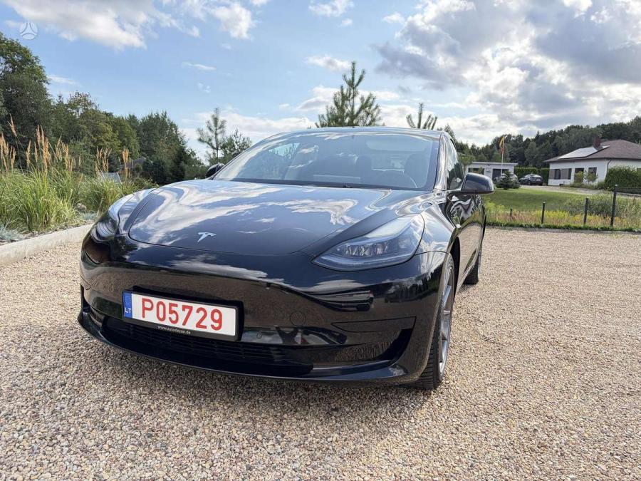 Black Tesla Model 3 2022 in Vilnius, with an engine capacity of 0.00 L and mileage of 199 thousand km for 22499 €, photo 13 on AUTOMOTO.COM.LV