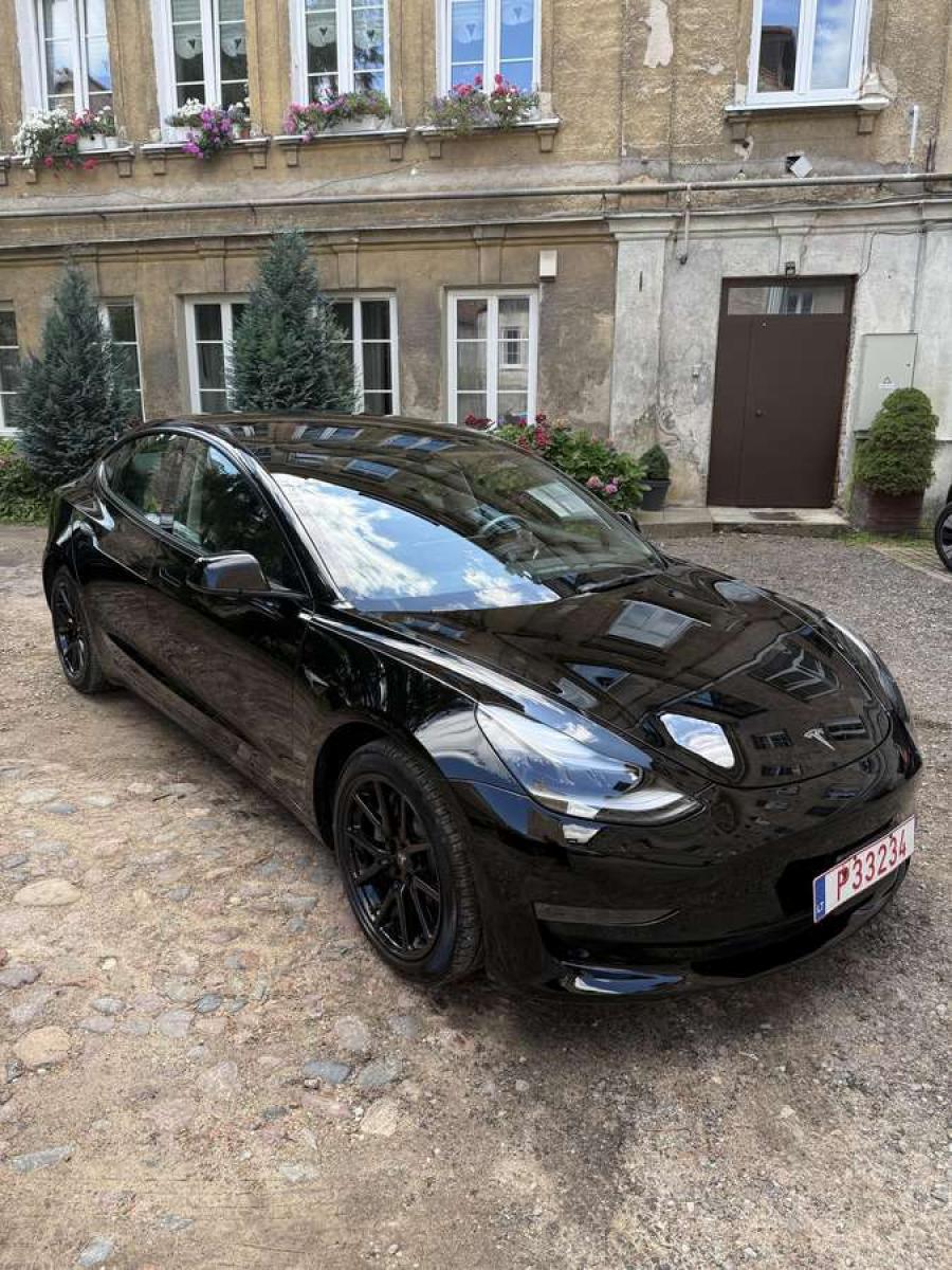 Melns Tesla Model 3 2022 Viļņa, ar dzinēja tilpumu 0.00 L un nobraukumu 64 tūkst. km par 23900 €, foto 3 vietnē AUTOMOTO.COM.LV