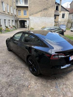 Melns Tesla Model 3 2022 Viļņa, ar dzinēja tilpumu 0.00 L un nobraukumu 64 tūkst. km par 23900 €, foto 5 vietnē AUTOMOTO.COM.LV