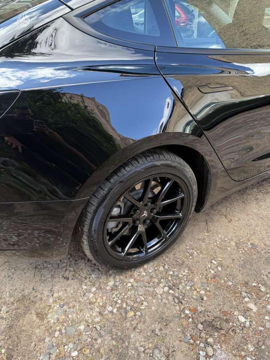 Melns Tesla Model 3 2022 Viļņa, ar dzinēja tilpumu 0.00 L un nobraukumu 64 tūkst. km par 23900 €, foto 9 vietnē AUTOMOTO.COM.LV