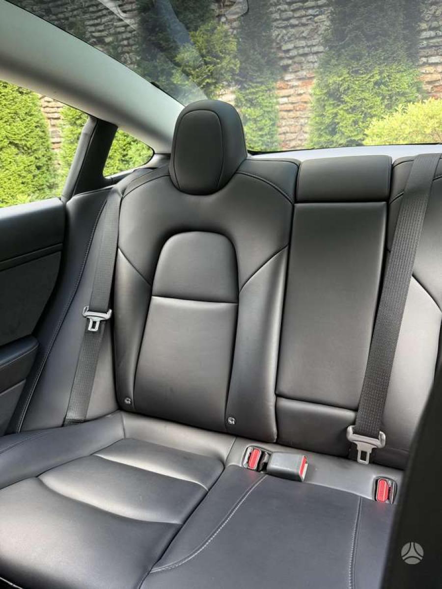 Melns Tesla Model 3 2022 Viļņa, ar dzinēja tilpumu 0.00 L un nobraukumu 64 tūkst. km par 23900 €, foto 23 vietnē AUTOMOTO.COM.LV