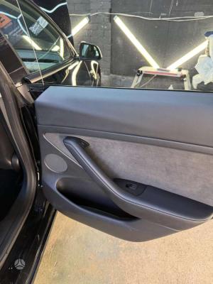 Melns Tesla Model 3 2022 Viļņa, ar dzinēja tilpumu 0.00 L un nobraukumu 64 tūkst. km par 23900 €, foto 26 vietnē AUTOMOTO.COM.LV