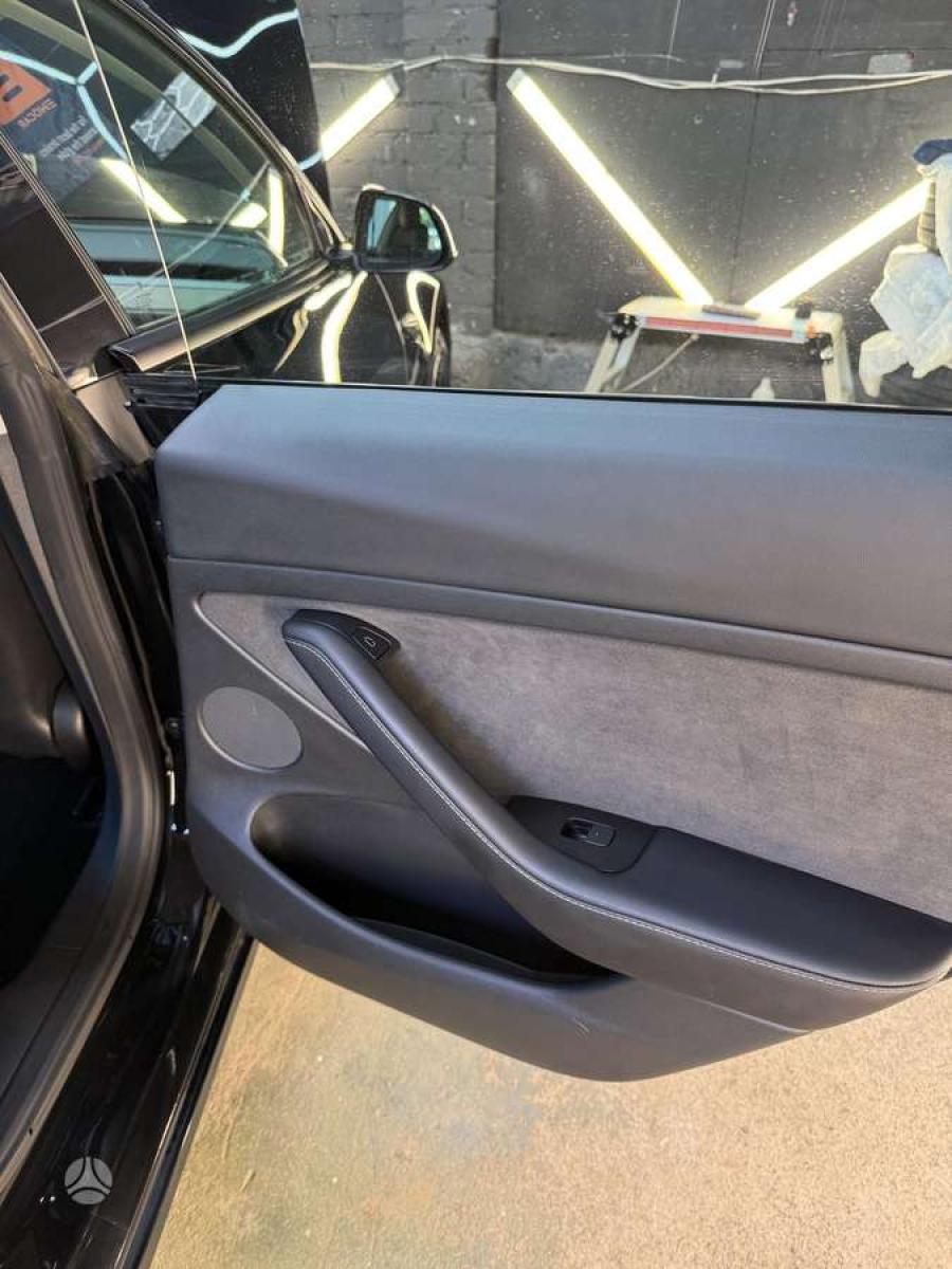 Melns Tesla Model 3 2022 Viļņa, ar dzinēja tilpumu 0.00 L un nobraukumu 64 tūkst. km par 23900 €, foto 26 vietnē AUTOMOTO.COM.LV