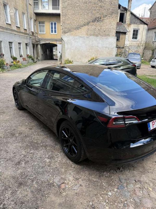 Black Tesla Model 3 2022 in Vilnius, with an engine capacity of 0.00 L and mileage of 64 thousand km for 23500 €, photo 5 on AUTOMOTO.COM.LV