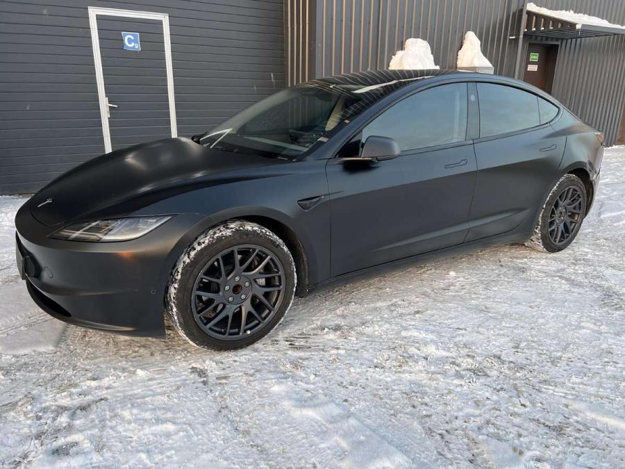 Melns Tesla Model 3 2023 Alīta, ar dzinēja tilpumu 0.00 L un nobraukumu 124 tūkst. km par 17300 €, foto 3 vietnē AUTOMOTO.COM.LV