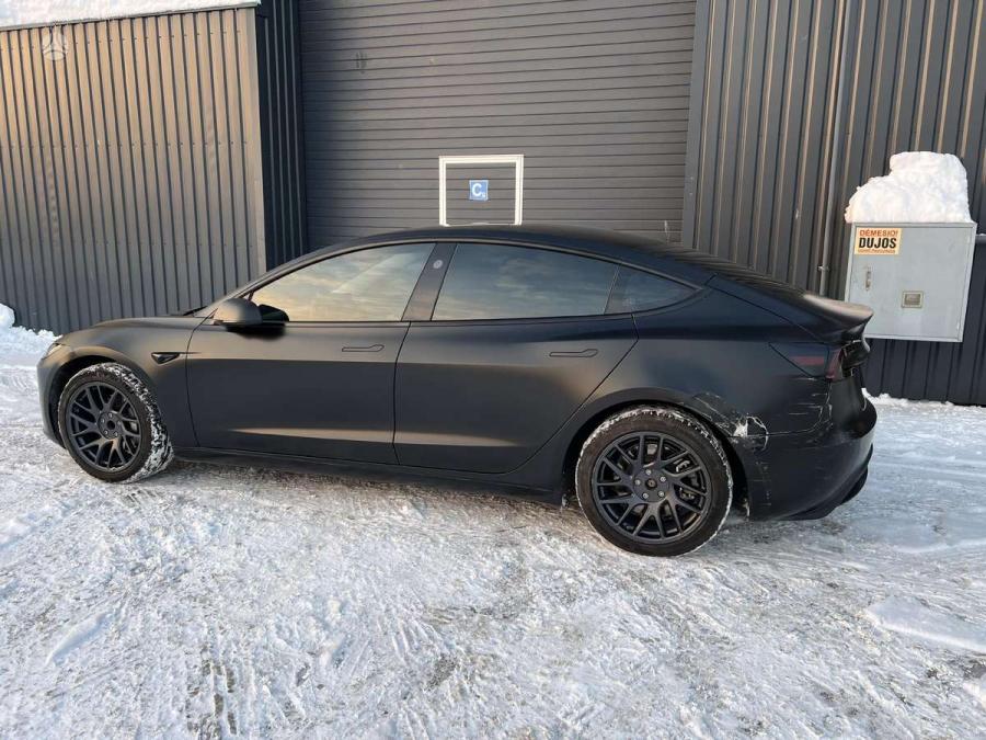 Melns Tesla Model 3 2023 Alīta, ar dzinēja tilpumu 0.00 L un nobraukumu 124 tūkst. km par 17300 €, foto 5 vietnē AUTOMOTO.COM.LV