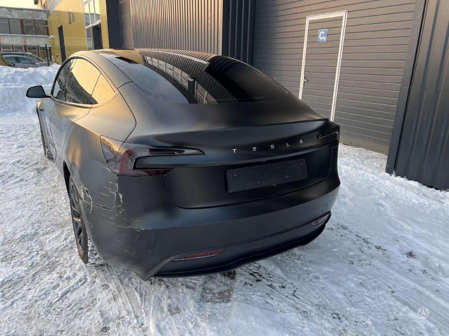Melns Tesla Model 3 2023 Alīta, ar dzinēja tilpumu 0.00 L un nobraukumu 124 tūkst. km par 17300 €, foto 7 vietnē AUTOMOTO.COM.LV
