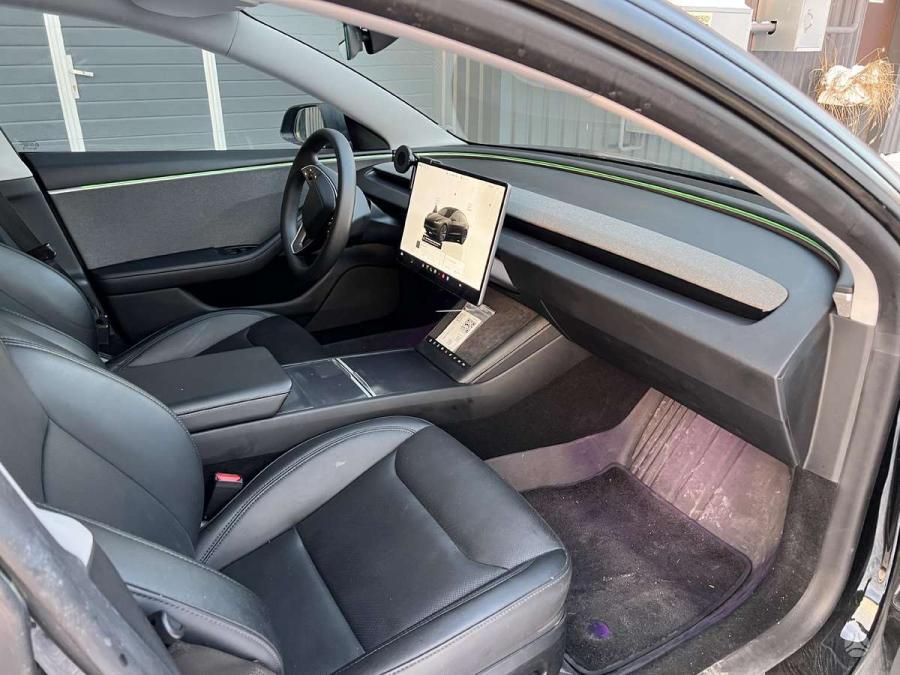 Melns Tesla Model 3 2023 Alīta, ar dzinēja tilpumu 0.00 L un nobraukumu 124 tūkst. km par 17300 €, foto 15 vietnē AUTOMOTO.COM.LV