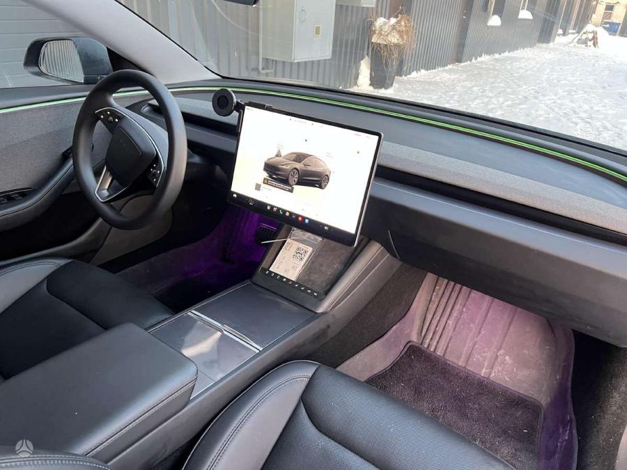 Melns Tesla Model 3 2023 Alīta, ar dzinēja tilpumu 0.00 L un nobraukumu 124 tūkst. km par 17300 €, foto 16 vietnē AUTOMOTO.COM.LV