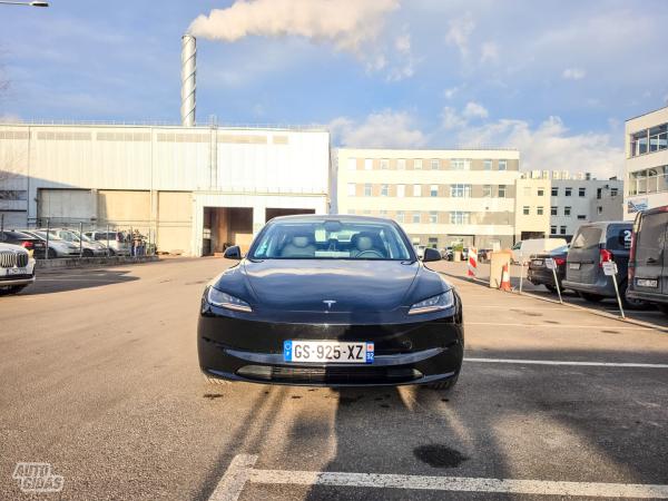 Melns Tesla Model 3 2023 Viļņa, ar dzinēja tilpumu 0.00 L un nobraukumu 30 tūkst. km par 37000 €, foto 3 vietnē AUTOMOTO.COM.LV