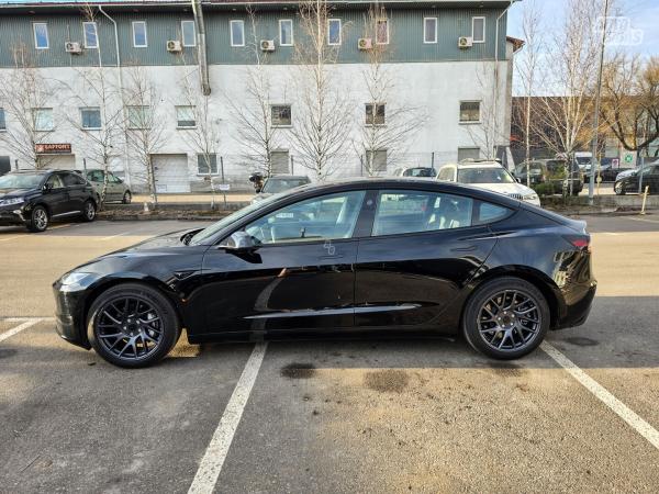 Melns Tesla Model 3 2023 Viļņa, ar dzinēja tilpumu 0.00 L un nobraukumu 30 tūkst. km par 37000 €, foto 5 vietnē AUTOMOTO.COM.LV