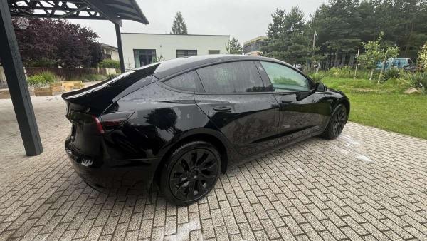 Melns Tesla Model 3 2023 Viļņa, ar dzinēja tilpumu 0.00 L un nobraukumu 50 tūkst. km par 23000 €, foto 4 vietnē AUTOMOTO.COM.LV