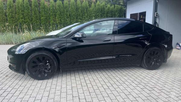 Black Tesla Model 3 2023 in Vilnius, with an engine capacity of 0.00 L and mileage of 50 thousand km for 23900 €, photo 2 on AUTOMOTO.COM.LV